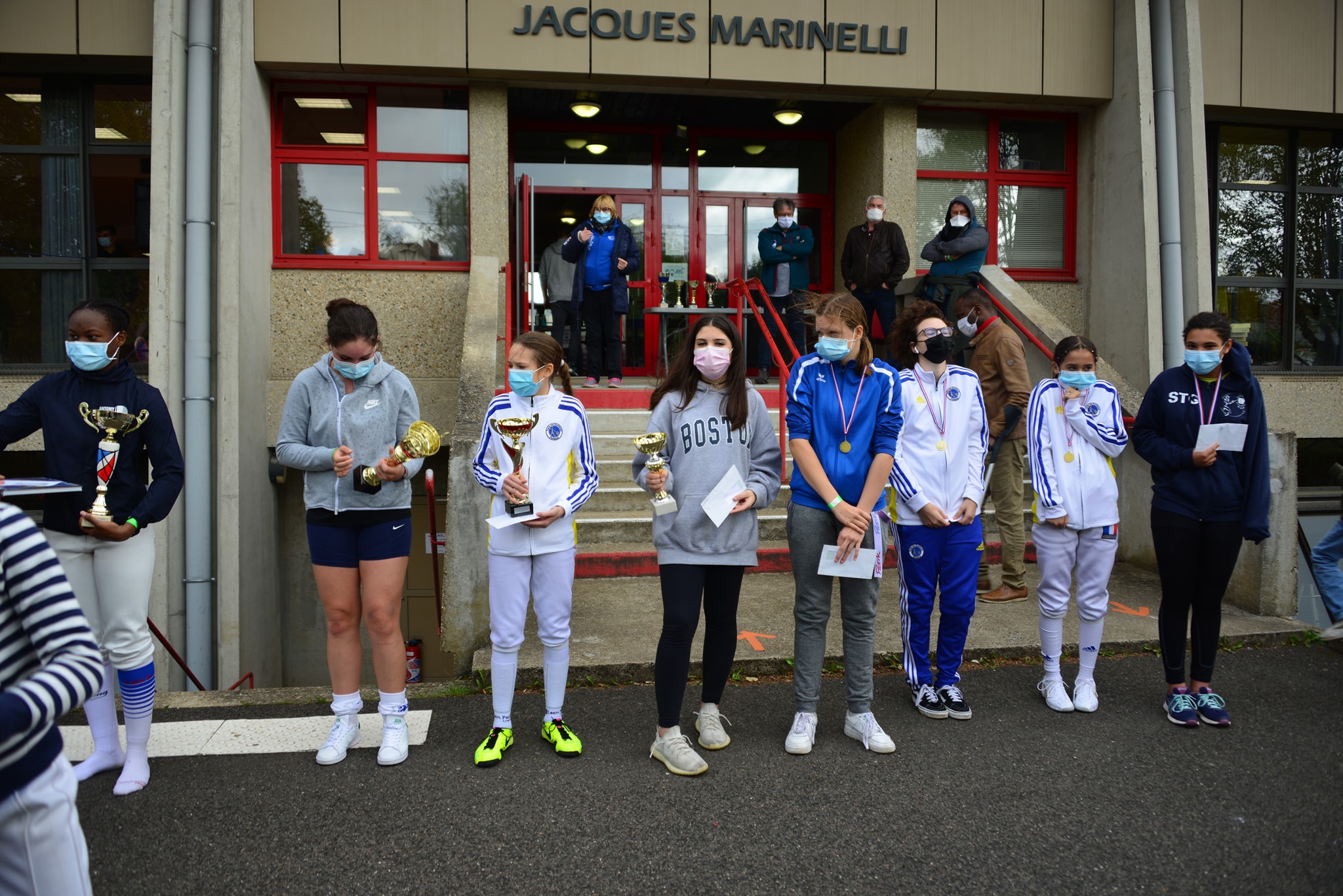 Bleu et Rouge: Deux podiums aux 1000 Fleurets de Melun – Escrime